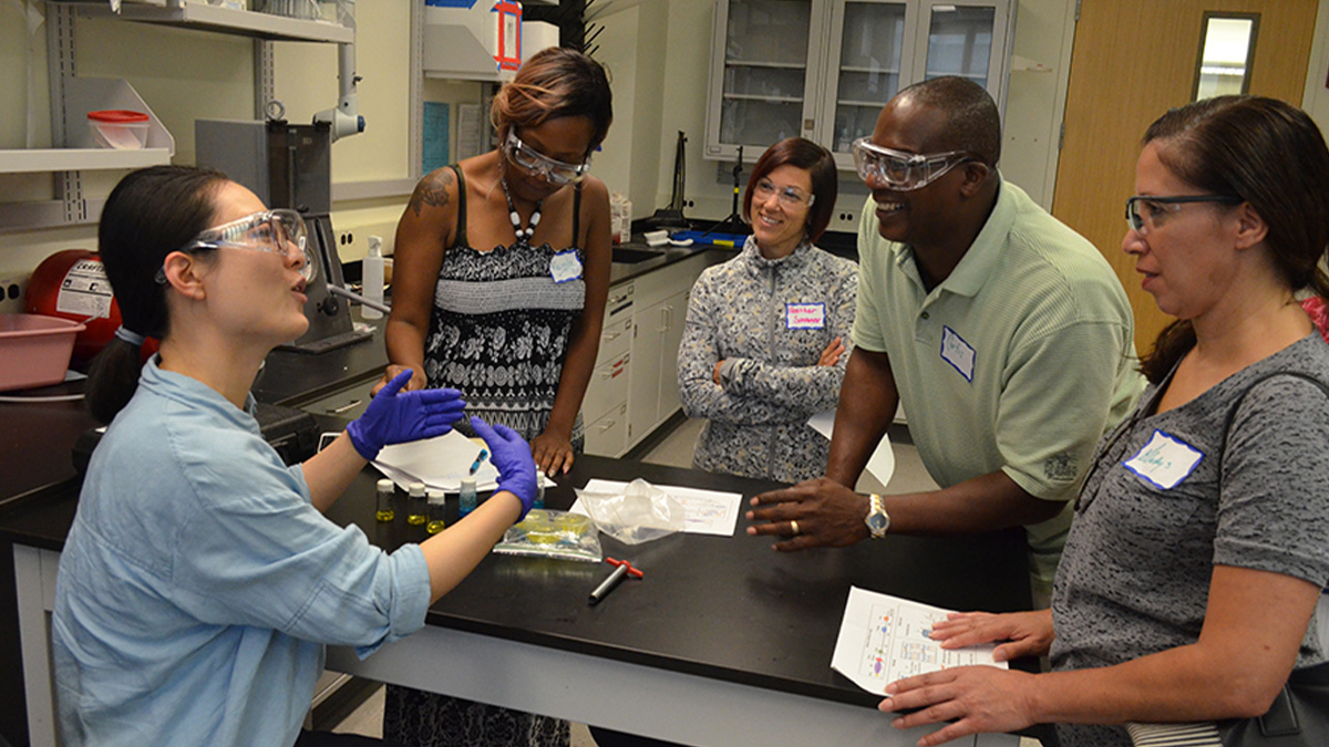 Lab visit prepares elementary teachers for new science standards